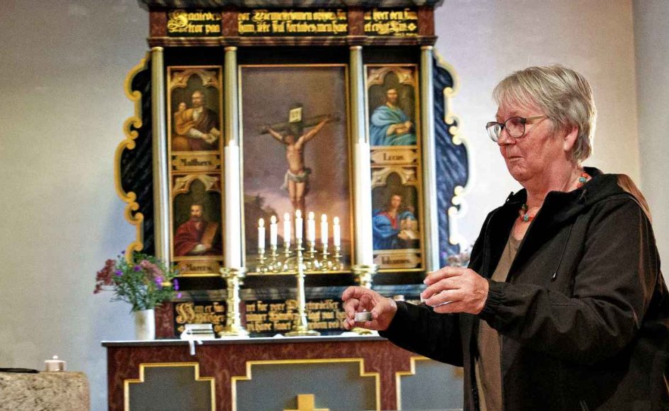 På en kirkebænk i Salling rørte de besøgende ved sorgen | Kristeligt Dagblad